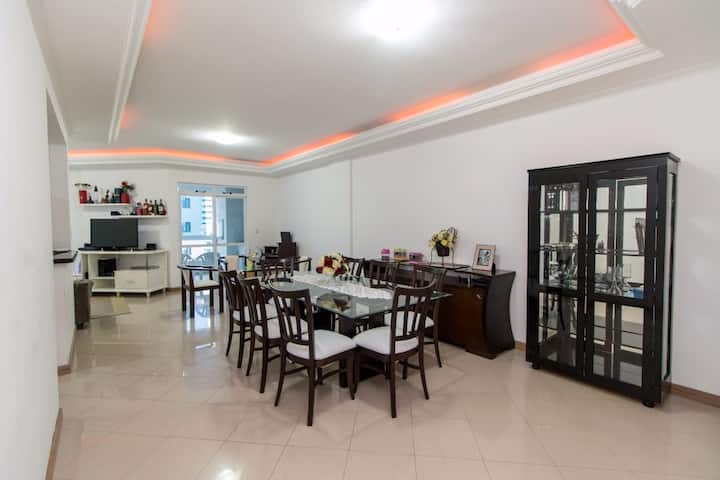 Amplo Apartamento, Próximo à Praia, Bem Localizado - Itapema
