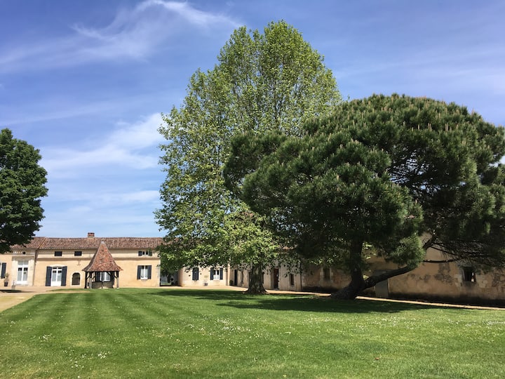 Les Bergeronnettes Gîte De 4 Pers Avec Piscine - Château de Neuvic