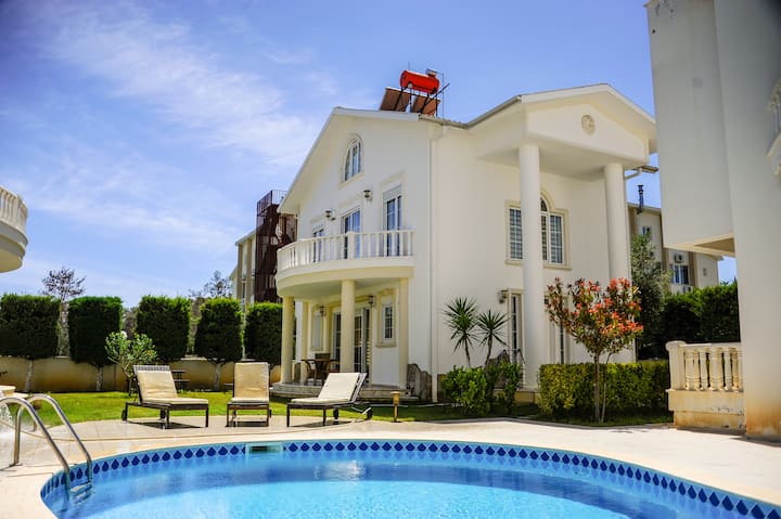 Luxury Villa With Communal Pool Close To The Sea - Belek