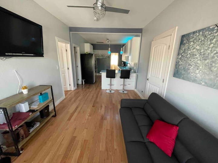 Cute 2 Bedroom Downtown Get-away (Unit #1) - Phoenix, AZ