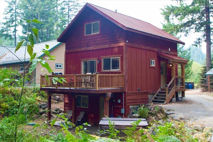 Mt Retreat・skiing・hottub・grill・firepit - Packwood, WA