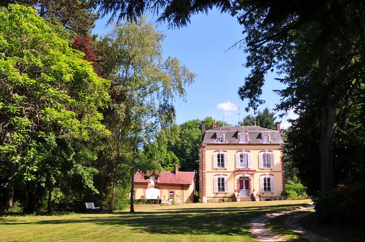 La Maison Des Pimolles -14 Personnes - Saint-Fargeau