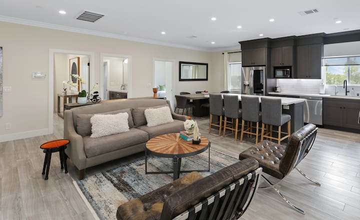 Rustic Contemporary Home Close To Disneyland - Huntington Beach, CA