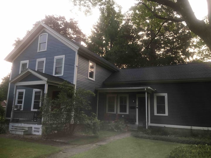 Beautiful Charming Farmhouse - Northampton, MA