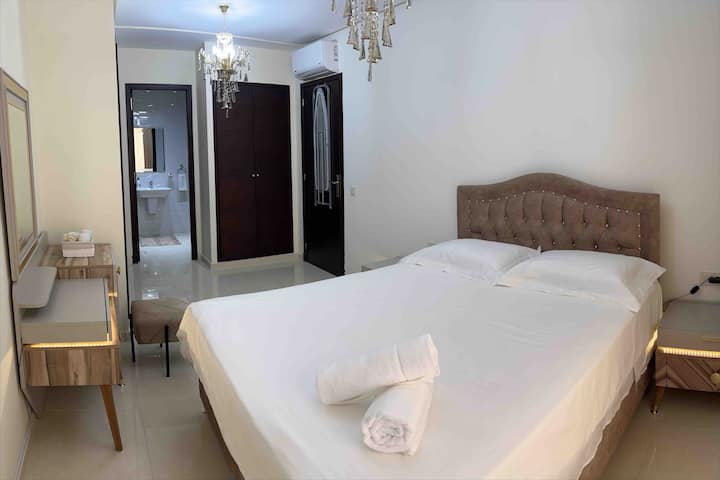 New Beautifully Furnished 2 Bed Apt - Free Parking - Tánger