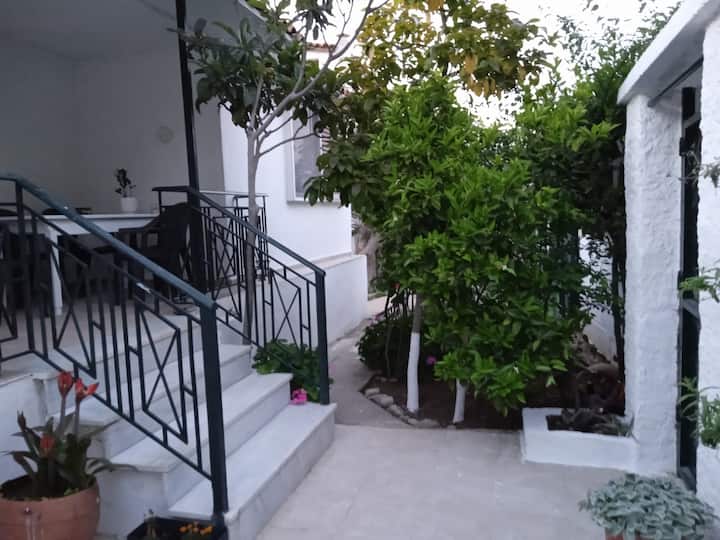 House Near The Airport And The Sea - Athens Airport Eleftherios Venizelos (ATH)