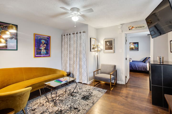 Central Location | Sleeps 10 | Gated Courtyard+bar - New Orleans, LA