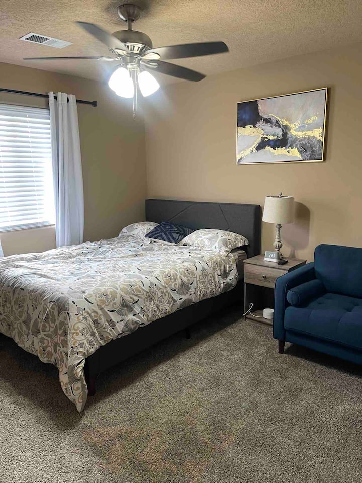 Room #4 Near Cottonwood Mall - Albuquerque, NM