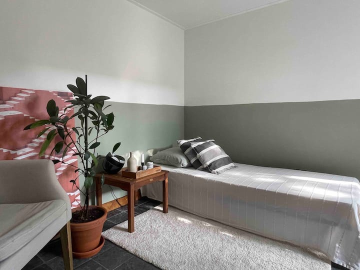 5. Private Room With Single Bed. Private Entrance. - Tilburg
