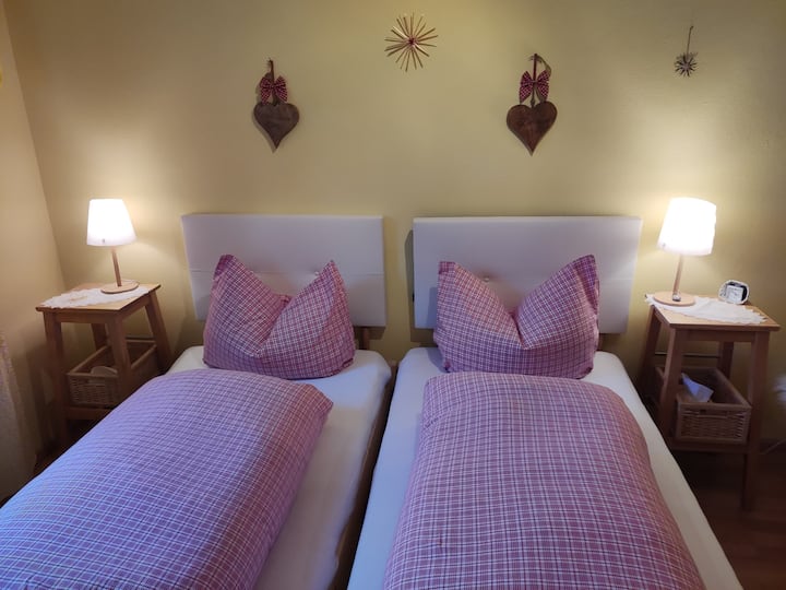 Helles Und Gemütliches Gästezimmer - Bavaria