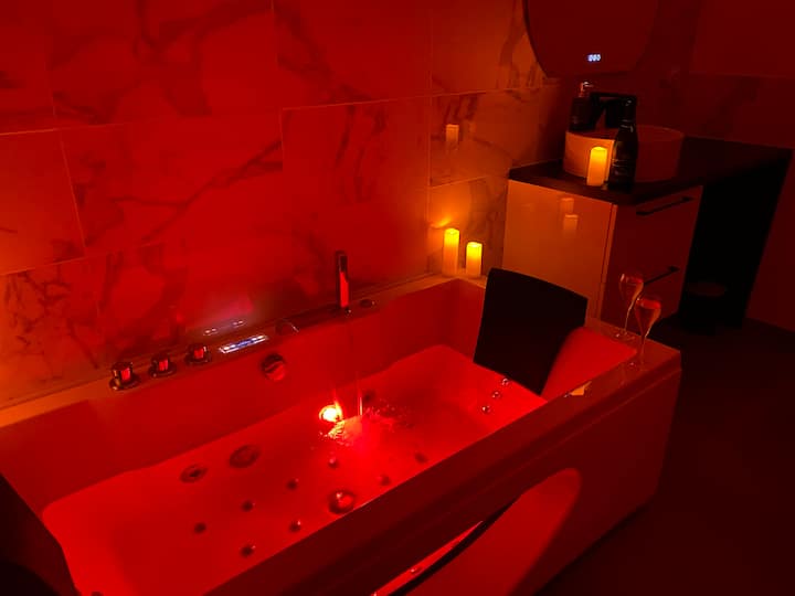 Trog'love : Balnéo Cocooning Dans Une Troglodyte - Tours