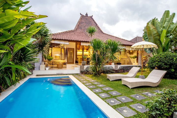 Joglo Chic-boho Design 2br Villa Near Seminyak - Kuta