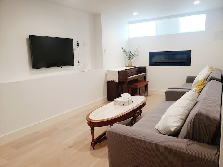 Cheerful 3br2ba And A Living Room Sunny Patio - San Francisco, CA