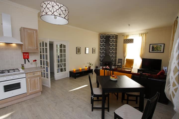 Spacieux Appartement Avec Poêle à Bois Et Terrasse - Prades