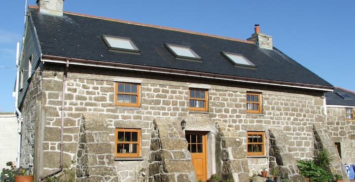 The Old Farmhouse - Porthcurno