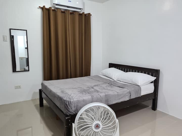 1 Br W/ Free Parking@residencia Regina -Netflix - Meycauayan