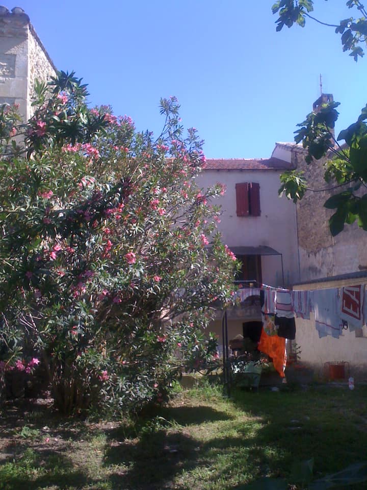 Maison De Charme Ds Village : Jardin Et Terrasse - Beaucaire