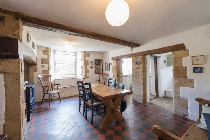 Historic Manor Beautiful Setting - Peterborough