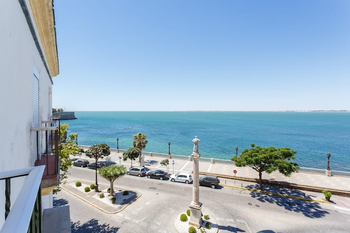 Centro Histórico Con Vistas A La Bahia - Cádiz