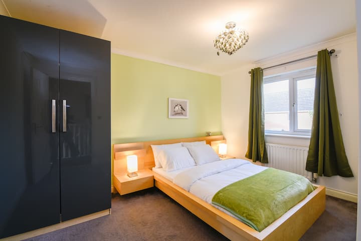 Ensuite Room Close To Pride Park And City Centre - Derby