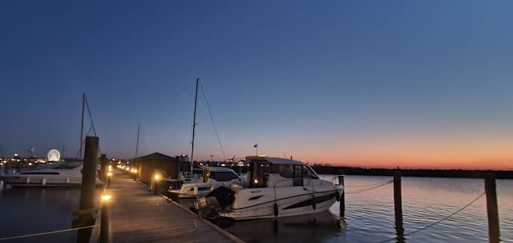 Schwimmendes Appartment, Erste Reihe Im 5* Ressort - Rostock