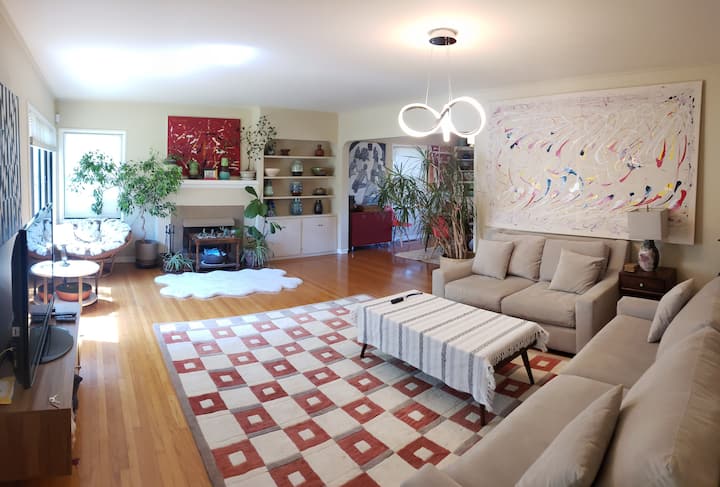 Art Filled Vallejo Family Home - Vallejo, CA