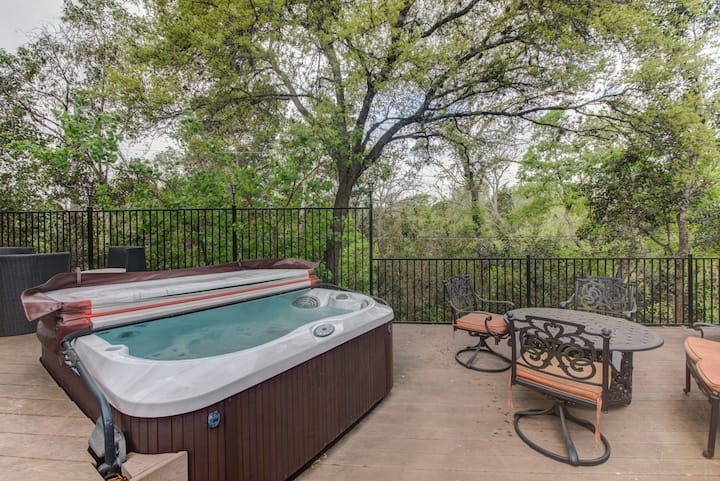 Vacation Home W/ Whole Home Air Cleaner & Jacuzzi - Austin, TX