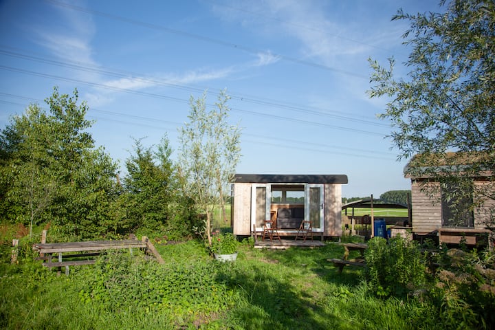Tiny House "Piet" On Organic Farm - アムステルダム