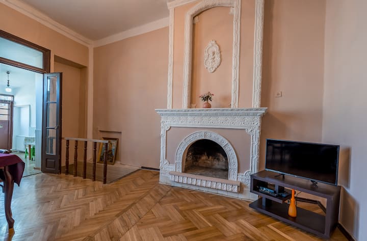 Entire House , 250 M  Away From Rustaveli Avenue - Tbilisi