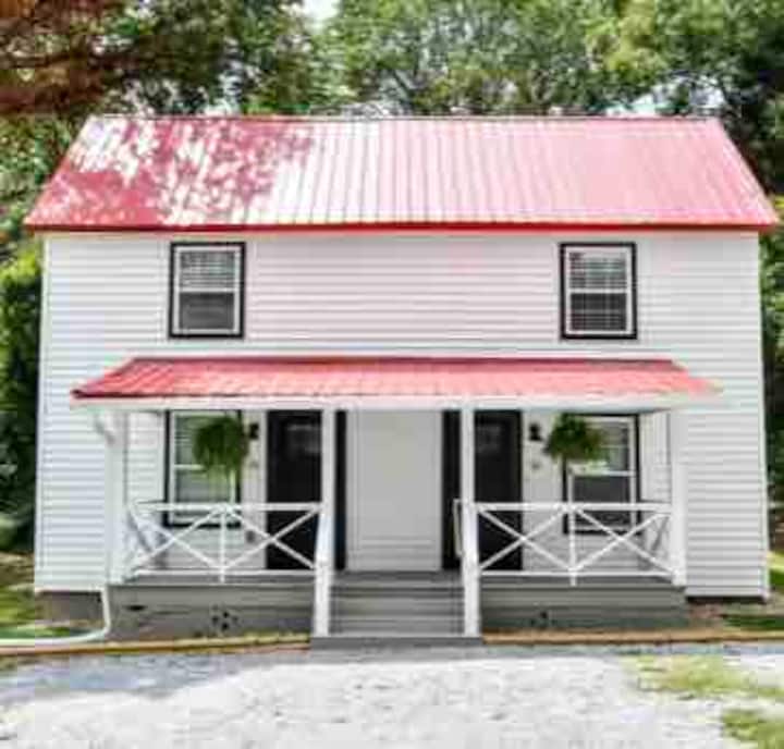 Remodeled Duplex Apt 1 Mile From Dwntwn - Greenville, SC