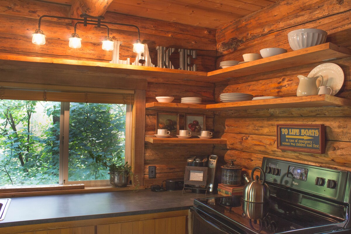 Elliott's Cabin ~ Charming and Cozy - Cabins for Rent in Fall City ...
