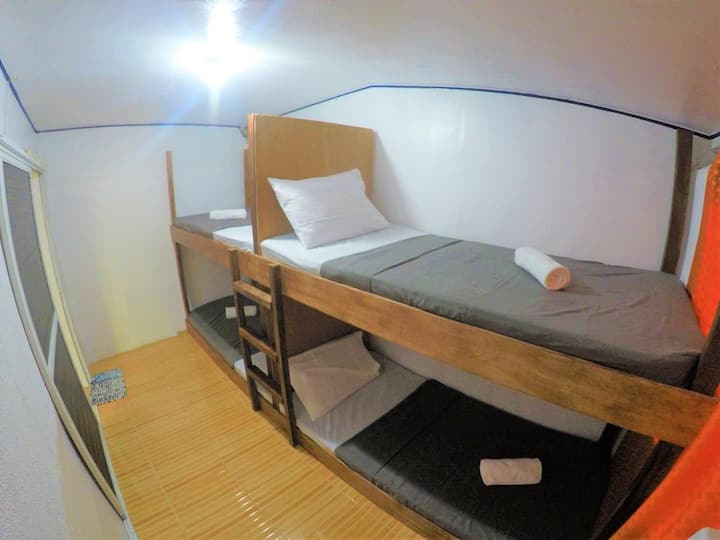 Budget Aircon 4-bed Dorm Room, Basic And Simple - Coron