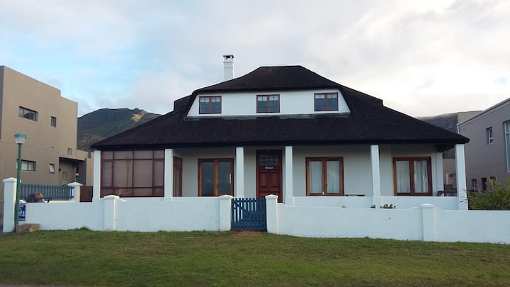Ocean View Heritage Home - Kleinmond
