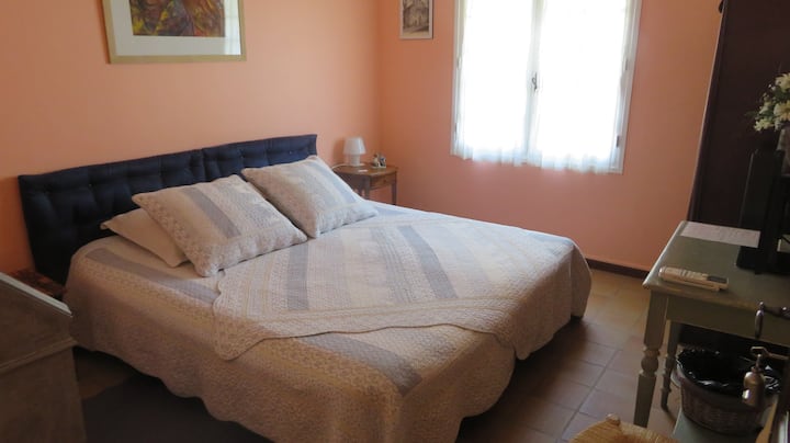 Hyères : 2 Chambres Avec Calme Et Confort - Hyères