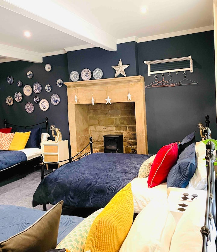 Garden Room 3 Double Beds - Huddersfield