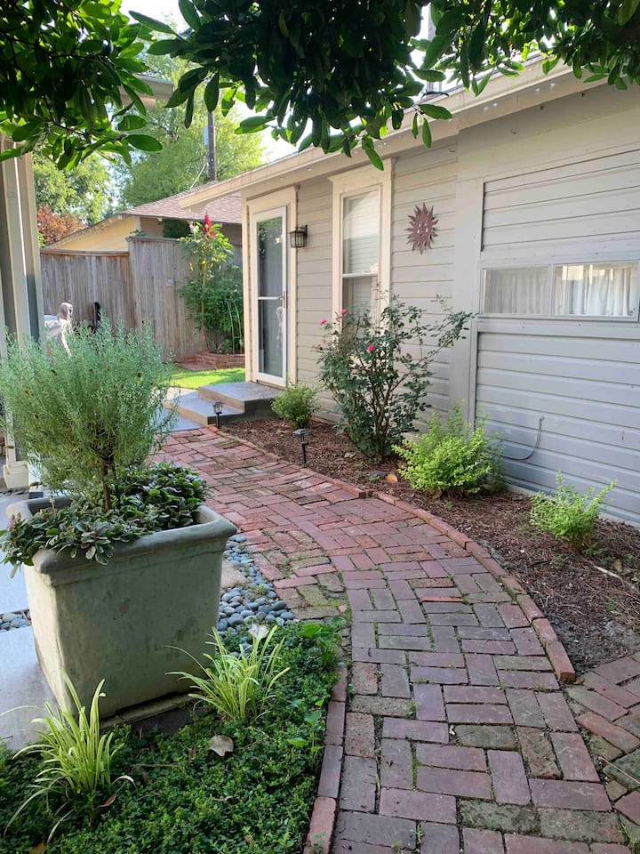 The Carriage House In Maple Ridge - Tulsa, OK