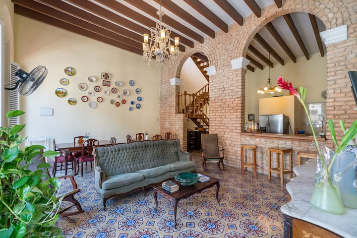 Superior Colonial Room, 2 Minutes From Old Havana - Cuba