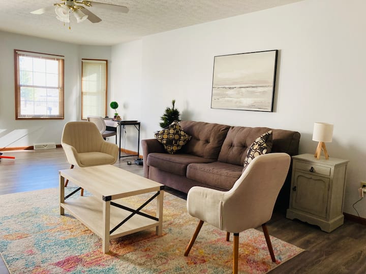 Feel At Home At This 2 Bed 2 Bath House - Springfield, IL