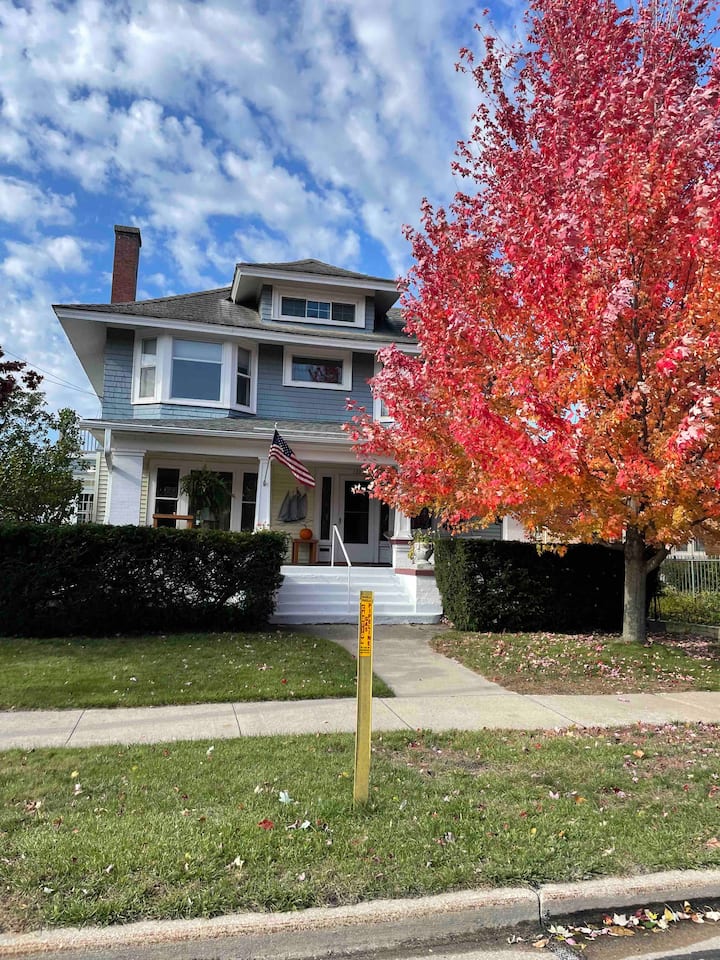 Chateaubarteau 4 Bdrm 3.5 Bath Muskegon Lake Views - Muskegon, MI