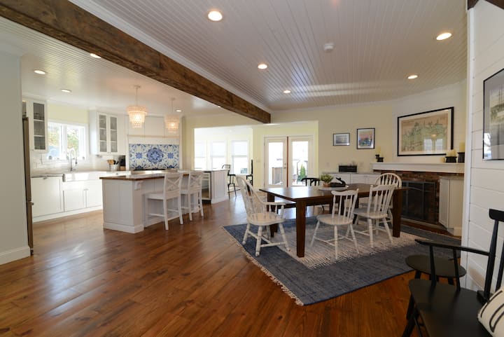 Historic Charm & Modern Luxury In Downtown Mystic - Mystic, CT