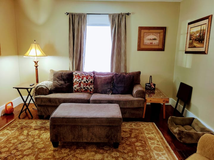 Pet Friendly Bungalow Near Carillion Enclosed Yard - Roanoke, VA