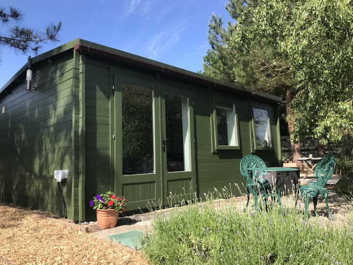 Cosy Cabin Only Ten Minutes Drive From Coast - Llanelli