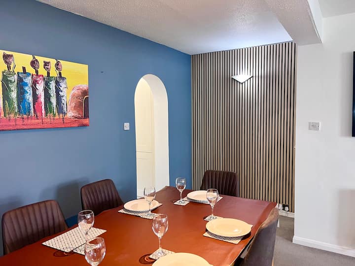 Chessington Blue With Parking - Surbiton