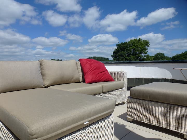 Wohnung Mit Dachterrasse Und Balkon - Hof
