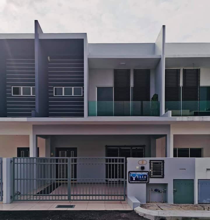 鹿角名宿 Dalmore Homestay 4房2厅3浴室舒适温馨 - Kuala Selangor