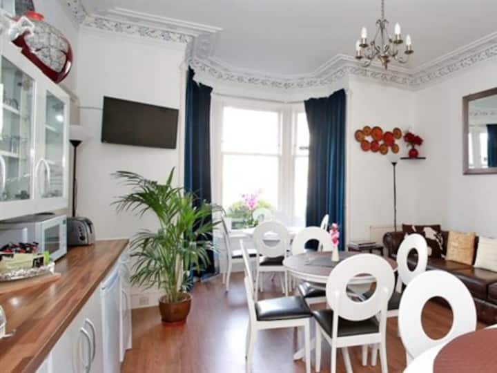 Double Room-ensuite With Shower-small Family Room - イギリス アバディーン