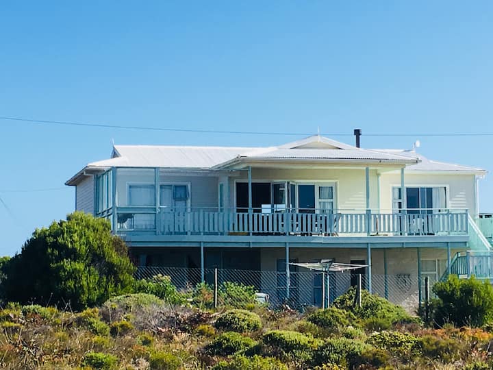 Spacious Holiday Home With Sea & Mountain Views - Pringle Bay