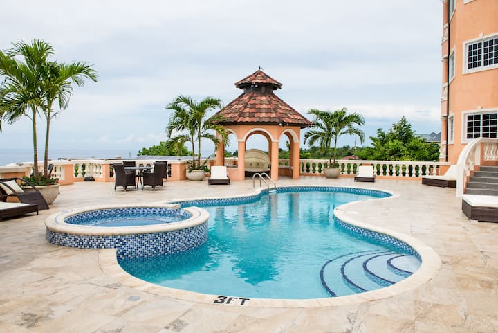 Luxurious 7 Bedroom Villa Fully Staffed - Montego Bay