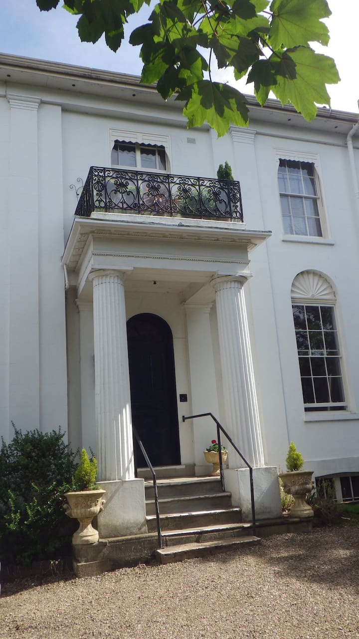 Luxury Garden Flat In Listed Building - Worcester