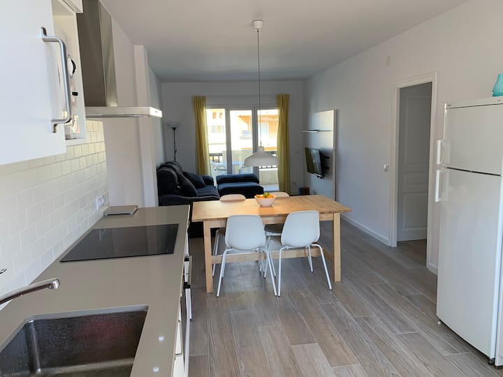 Charming Renovated Apt Stone Throw To The Sea - L'Escala